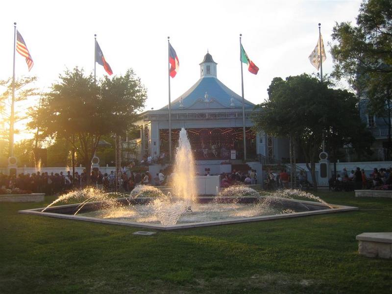 Six Flags Over Texas - Photos, Videos, Reviews, Information