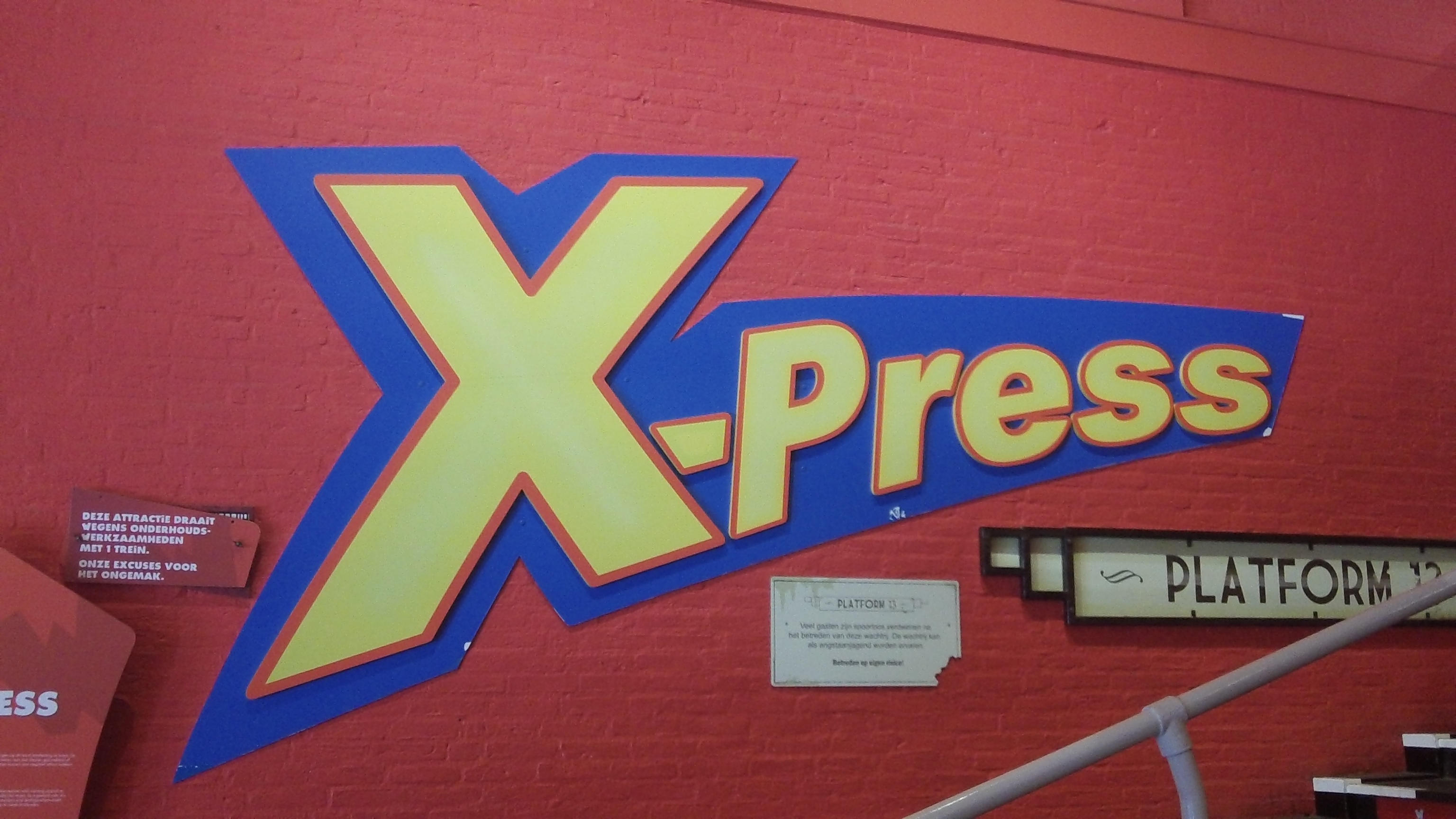 Walibi Holland - Xpress: Platform 13